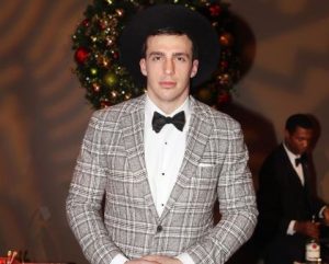 Who is the Canadian football player Luke Willson wife? Is he married?
