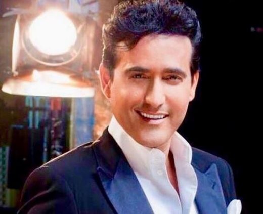 Spanish Baritone Carlos Marín Net Worth, Wife, Accident, Baby-kids