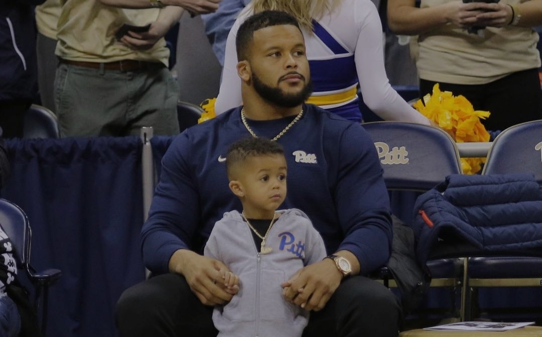 Who is the American footballer Aaron Donald wife? net worth