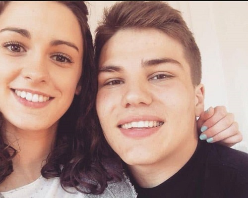 Who is the love life and wife of Antoine Dupont? salary, parents, family