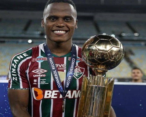 Patrimonio neto e ingresos del futbolista profesional colombiano John Arias