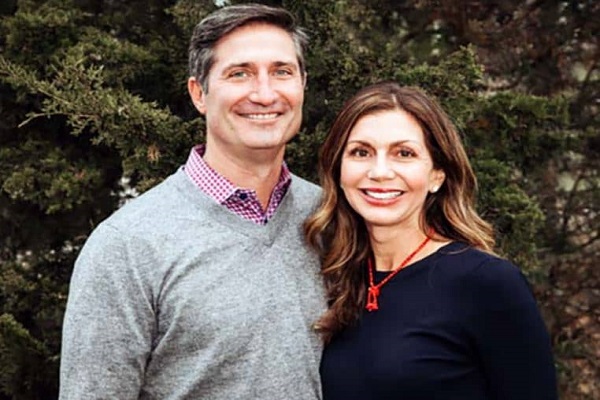 Meet Starbucks's new CEO Brian Niccol and his wife - HollywoodsMagazine