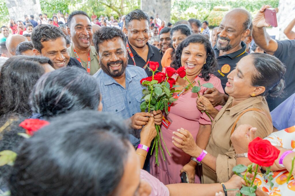 Anura Kumara Dissanayake wife Mallika Dissanayaka photo ...